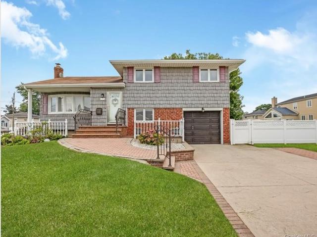 162 Washington St, Farmingdale, NY 11735