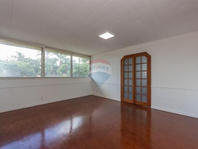 162m² Construído pelo Renomado Arquiteto Rino Levi 3 dorm