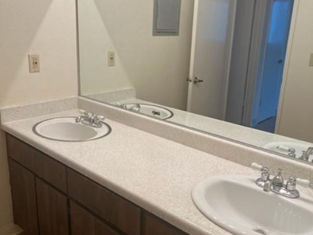 162r 2 Bedroom Apartment for Rent at 1930 Sycamore Ln, Davis, CA 95616 Central Davis