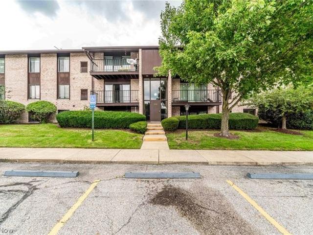16340 Heather Ln, Middleburg Heights, OH 44130