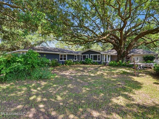16341 Northrup Cuevas Rd, Gulfport, MS 39503