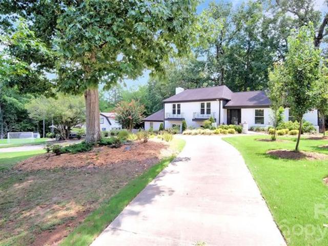 1634 Lumarka Dr, Charlotte, NC 28212