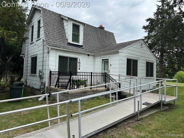 1634 S Commerce Rd, Walled Lake, MI 48390