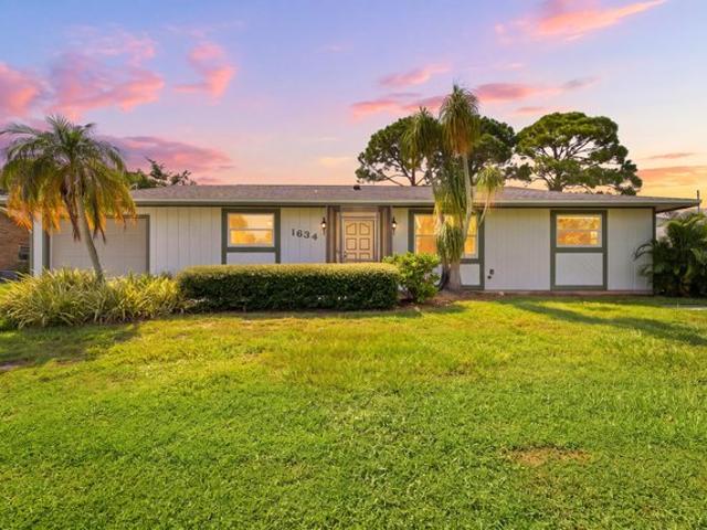 1634 SE Clearmont St, Port Saint Lucie, FL 34983