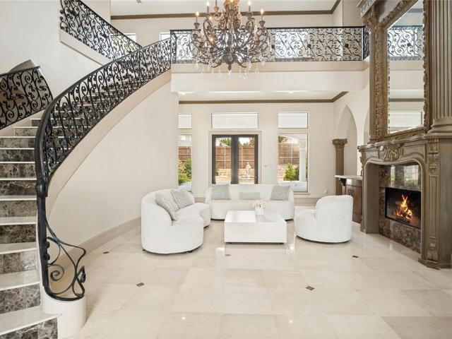 1634 Torrey Pines Lane