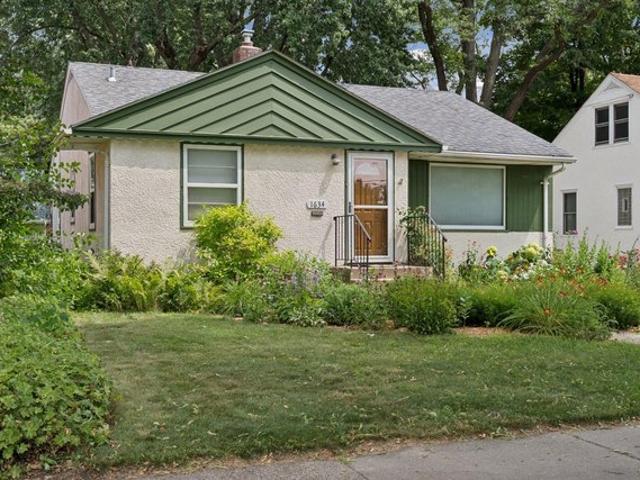 1634 Victoria St N, Saint Paul, MN 55117