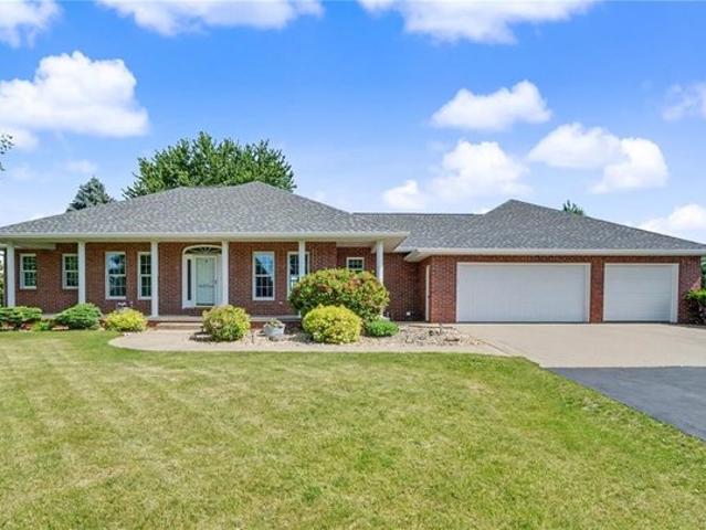 16351 th St, Manchester, IA 52057