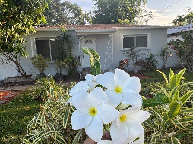 1635 NE 160th St, North Miami Beach, FL 33162