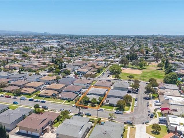 1635 Coriander Dr, Costa Mesa, CA 92626