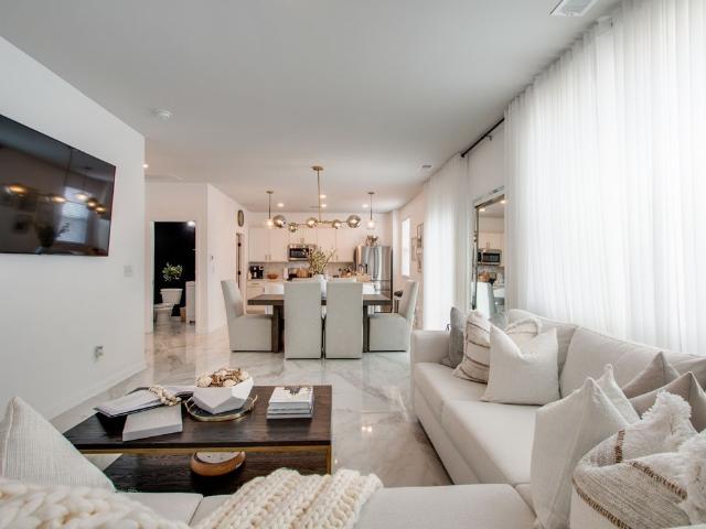 1635 Feather Road