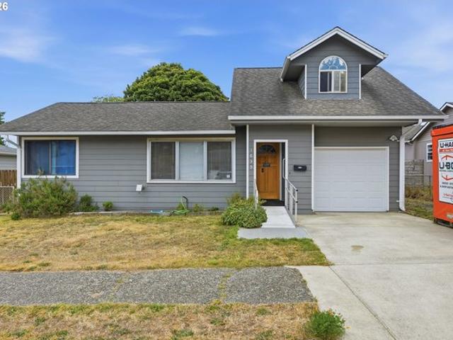 1635 Garfield St, North Bend, OR 97459