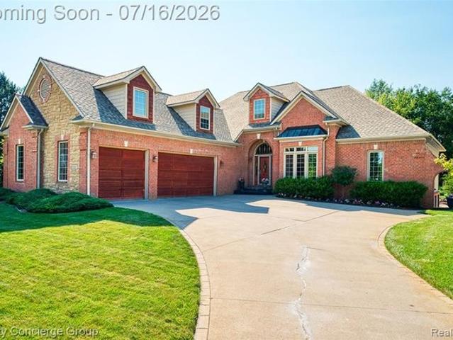 16366 Carrie Ln, Fenton, MI 48430