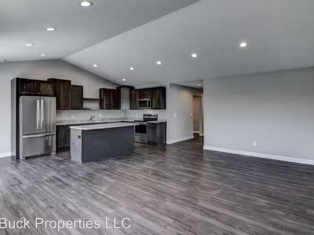 1636 B Charleston Drive 1602 1662 Charleston Drive