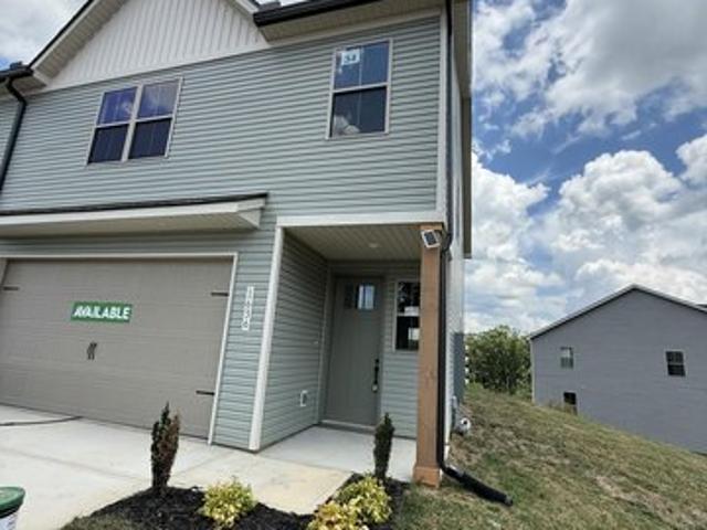 1636 Bennett Village Dr, Maryville, TN 37804