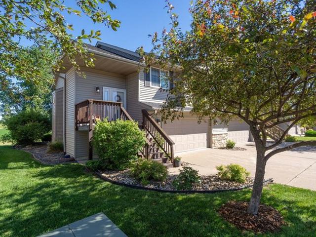 1636 E Lomar St, Eldridge, IA 52748