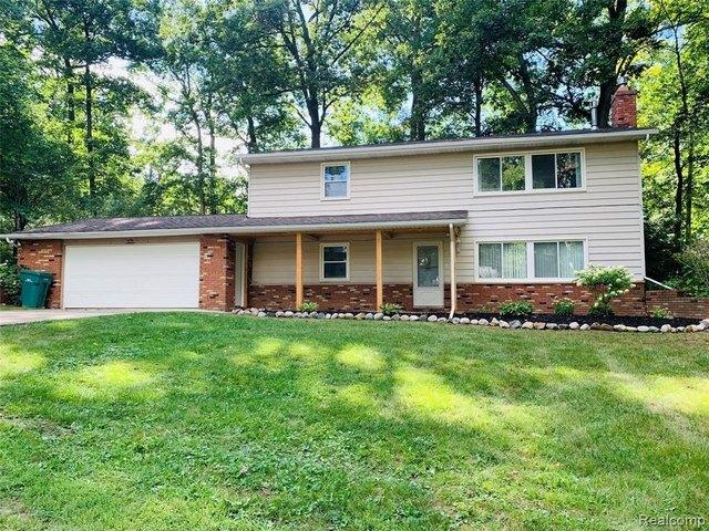 1636 Inner Dr, Ortonville, MI 48462