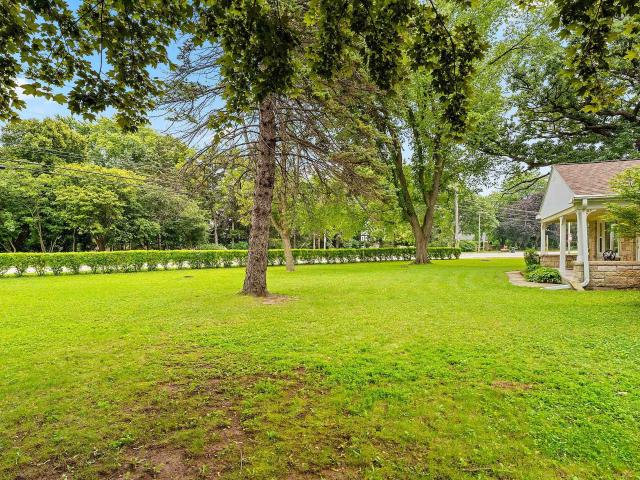 1636 lost dauphin road