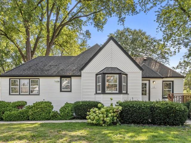 1636 S Triangle Ave, New Berlin, WI 53151