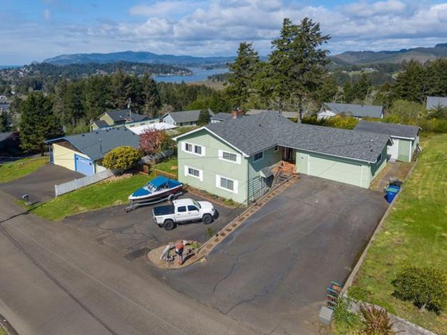 1636 SE Oar Dr, Lincoln City, OR 97367