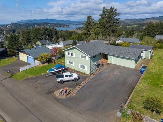 1636 SE Oar Dr, Lincoln City, OR 97367