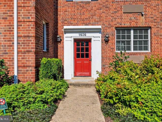 1636 W Abingdon Drive # 102