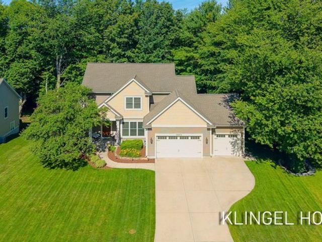16373 W Willow Dr, Spring Lake, MI 49456