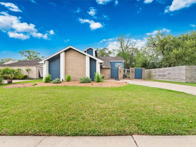 16374 Larkfield Dr, Houston, TX 77059 | Compass
