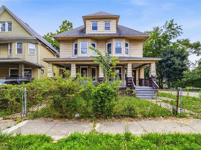 1637 Holyrood Rd, Cleveland, OH 44106