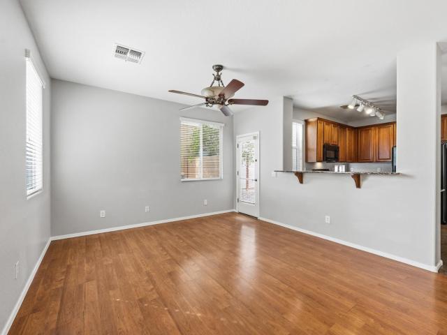1637 S Wildrose