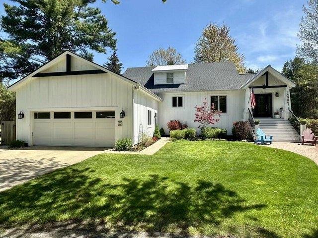 16381 Greenly St, Holland, MI 49424