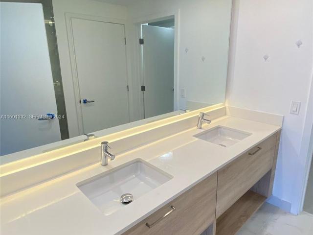 16385 Biscayne Blvd, Unit 2421, North Miami Beach, FL 33160 | MLS #A11601