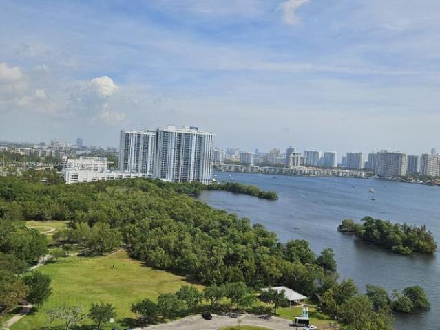 16385 Biscayne Blvd #1802, North Miami Beach, FL 33160