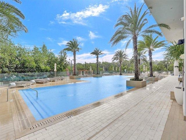 16385 N Biscayne Blvd Unit 403, North Miami Beach, FL 33160