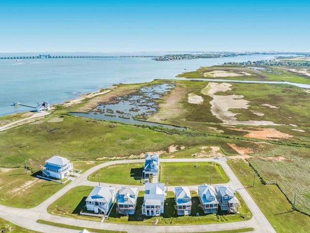 1638 Brown Pelican Bnd, Galveston, TX 77554