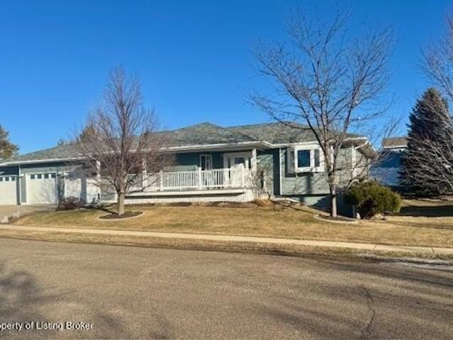 1638 3rd Ave E, Dickinson, ND 58601