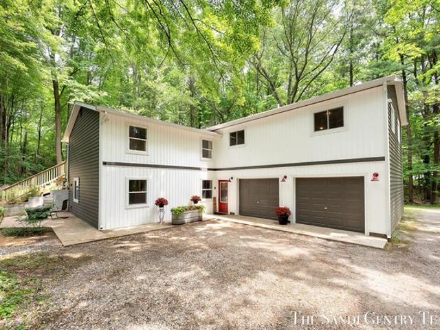 16393 Taft St, Spring Lake, MI 49456