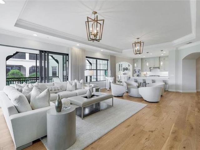16391 Viansa Way Unit 202, Naples, FL 34110