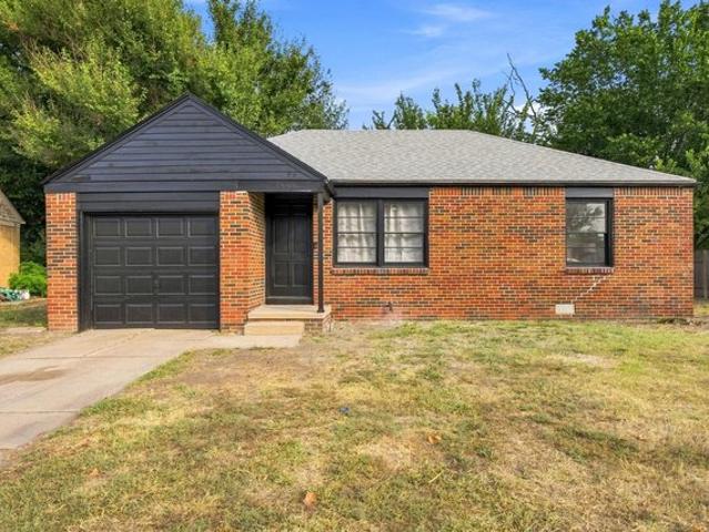 1639 N Kenmar Dr, Wichita, KS 67208