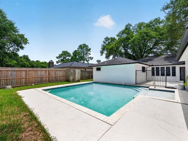 16303 Townes Rd, Friendswood, TX 77546