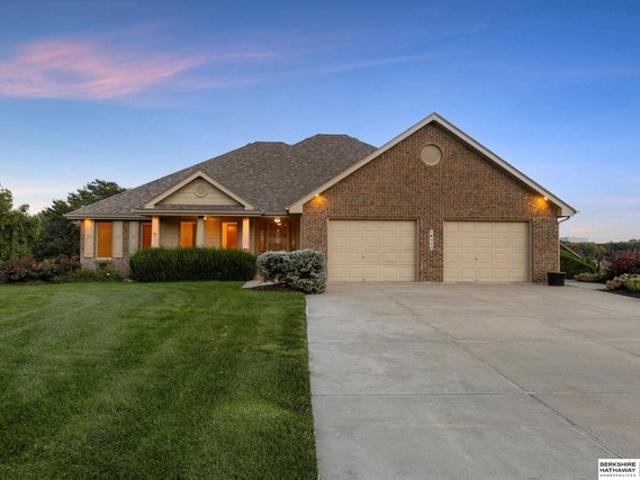 16303 Woodland Dr, Omaha, NE 68136