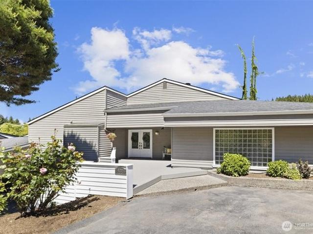 16306 Valhalla Dr, Bothell, WA 98011