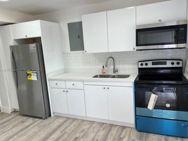 1630 NW 18th St #8, Miami, FL 33125