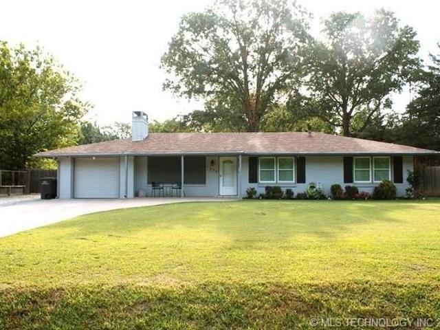 1630 East Dr, Bartlesville, OK 74006