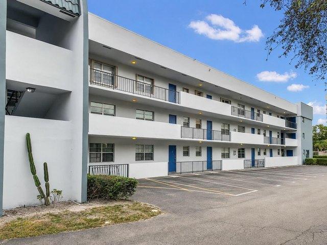 1630 Embassy Dr Apt 309, West Palm Beach, FL 33401