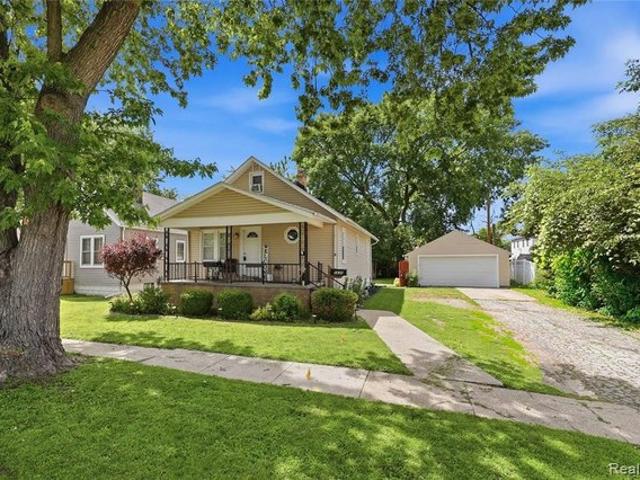 1630 Gordon St, Port Huron, MI 48060