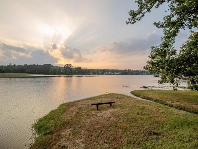 1630 Green Briar Dr, Huntsville, TX 77340