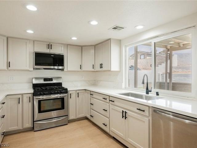 1630 Rolling Hills Dr, Las Vegas, NV 89156