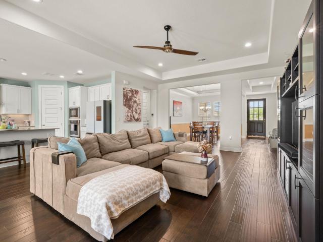 16312 Aventura Ave