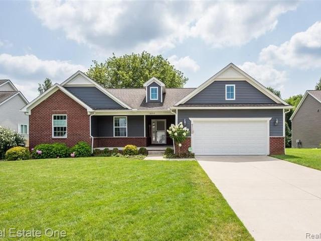 16314 Red Fox Trl, Fenton, MI 48451