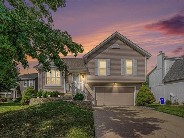 16316 S Hunter St, Olathe, KS 66062